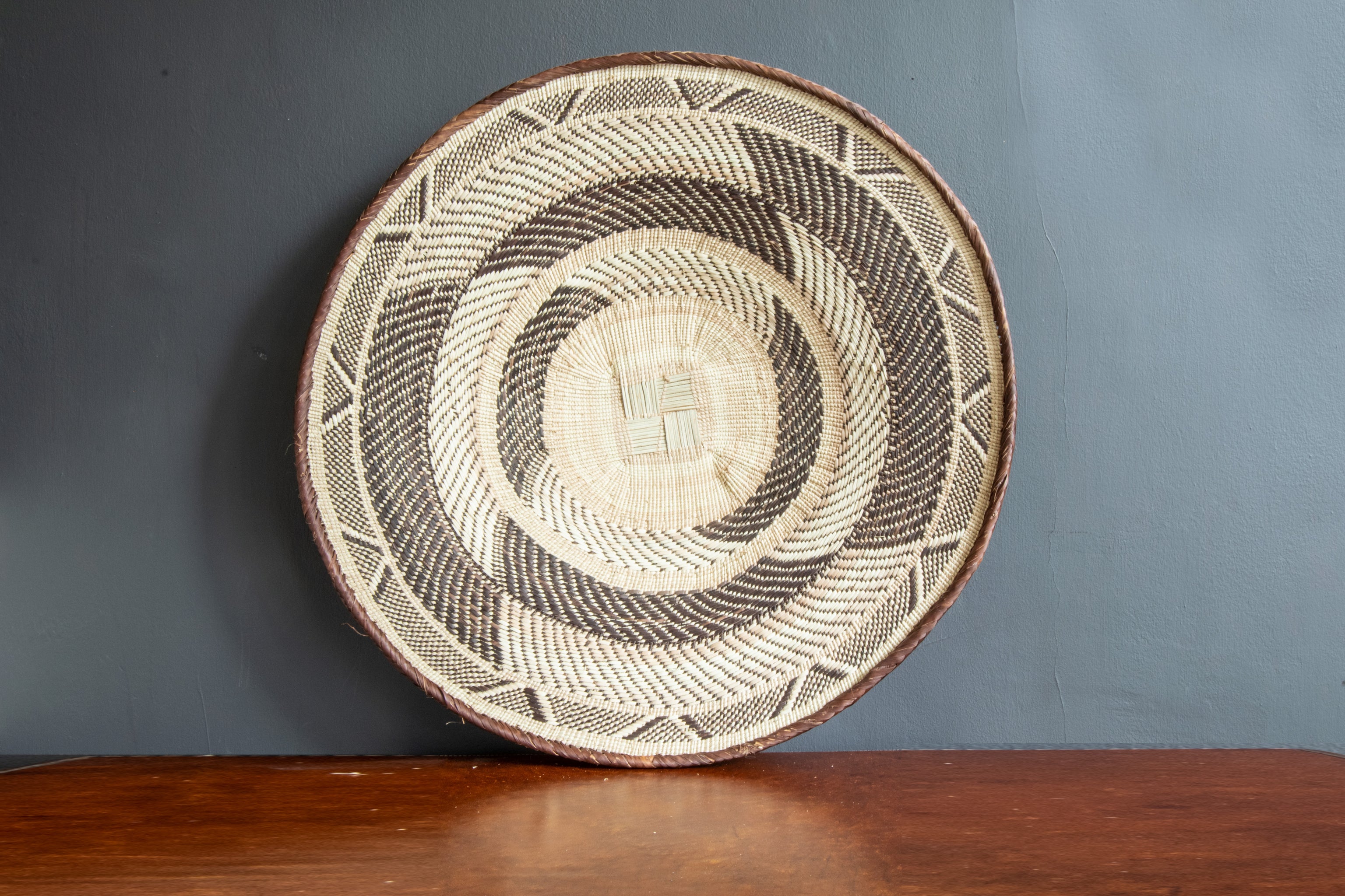Batonga Handwoven Palm Leaf Basket Tray – Mufti Design